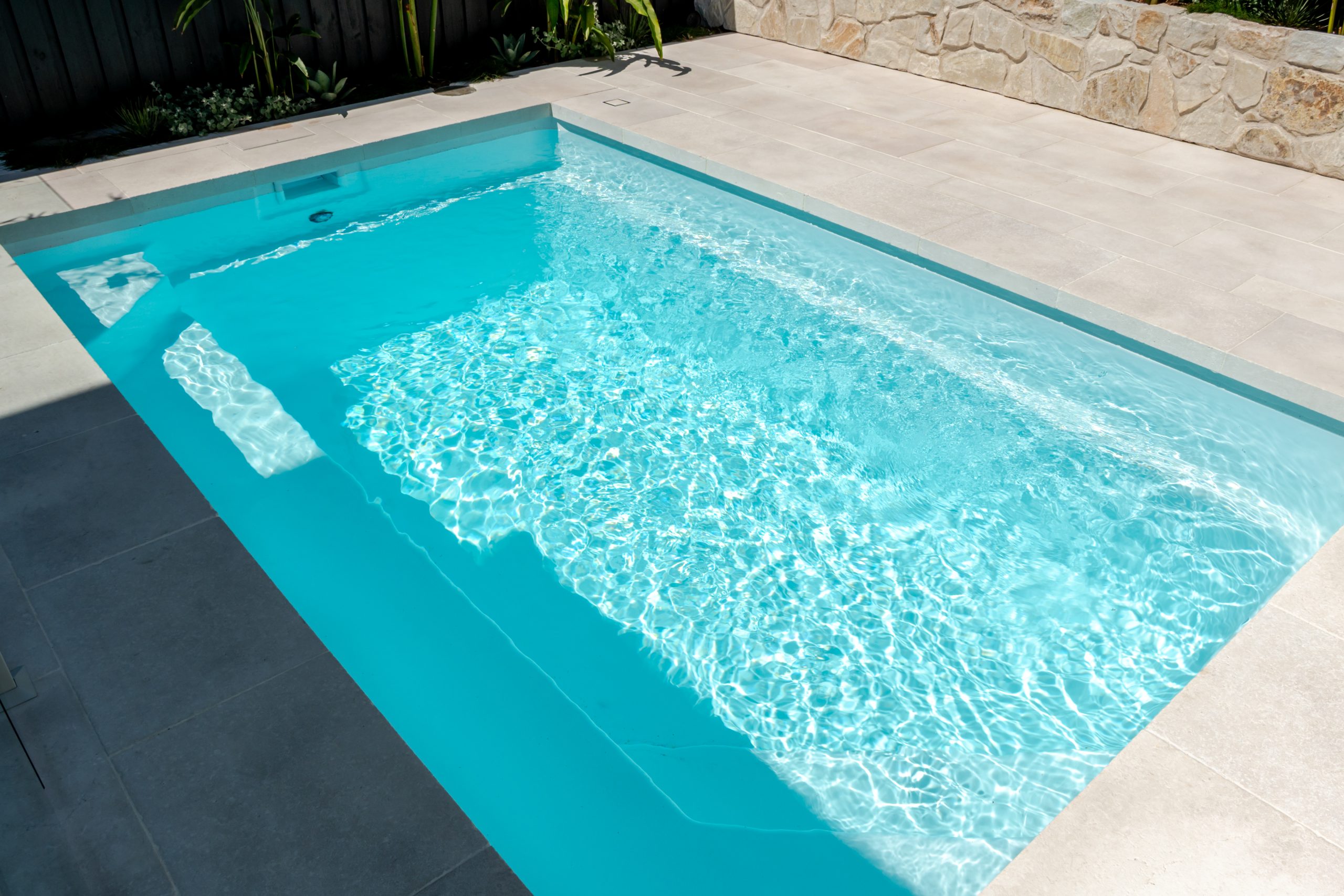 Heron 4m x 2.6m - Polo White Sparkle - The Fibreglass Pool Company
