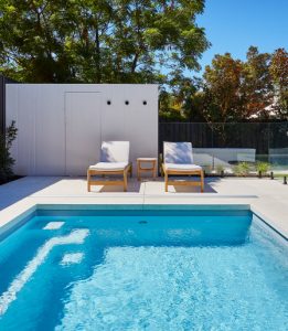 A Simple Guide To Modern Poolside Decor - The Fibreglass Pool Company
